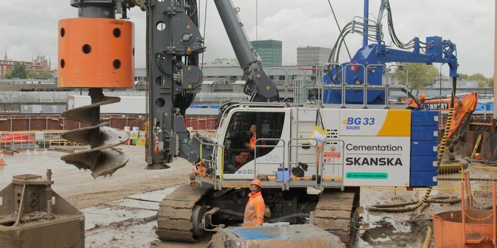 Una Bauer eBG 33 plug-in libera il cantiere dell'alta velocità UK dalle ...